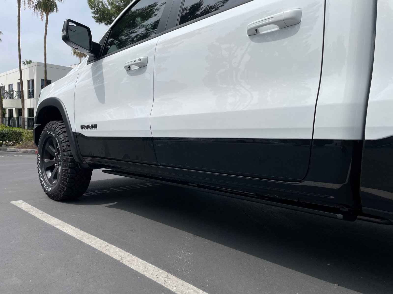 Electric Powered Side Step For Silverado Crew Cab By OuO