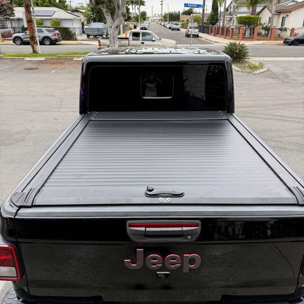 Jeep Gladiator Aluminum Retractable Bed Cover by OuO Pickup Cover