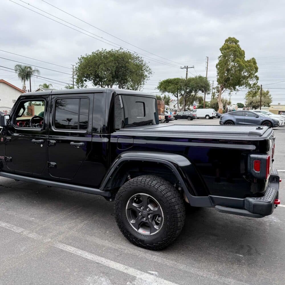 Jeep Gladiator Aluminum Retractable Bed Cover by OuO Pickup Cover