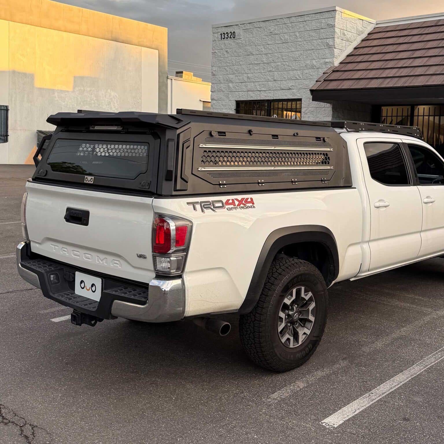 Aluminum Camper Shells for Trucks | OuO Pickup Cover