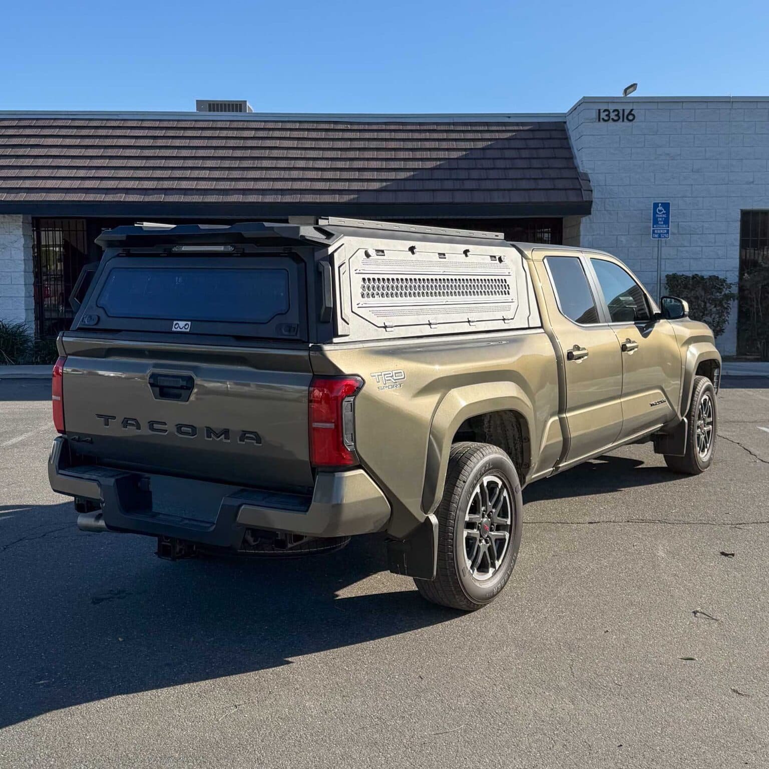 2024-2026 Toyota Tacoma 6ft Aluminum Camper Shell | OuO